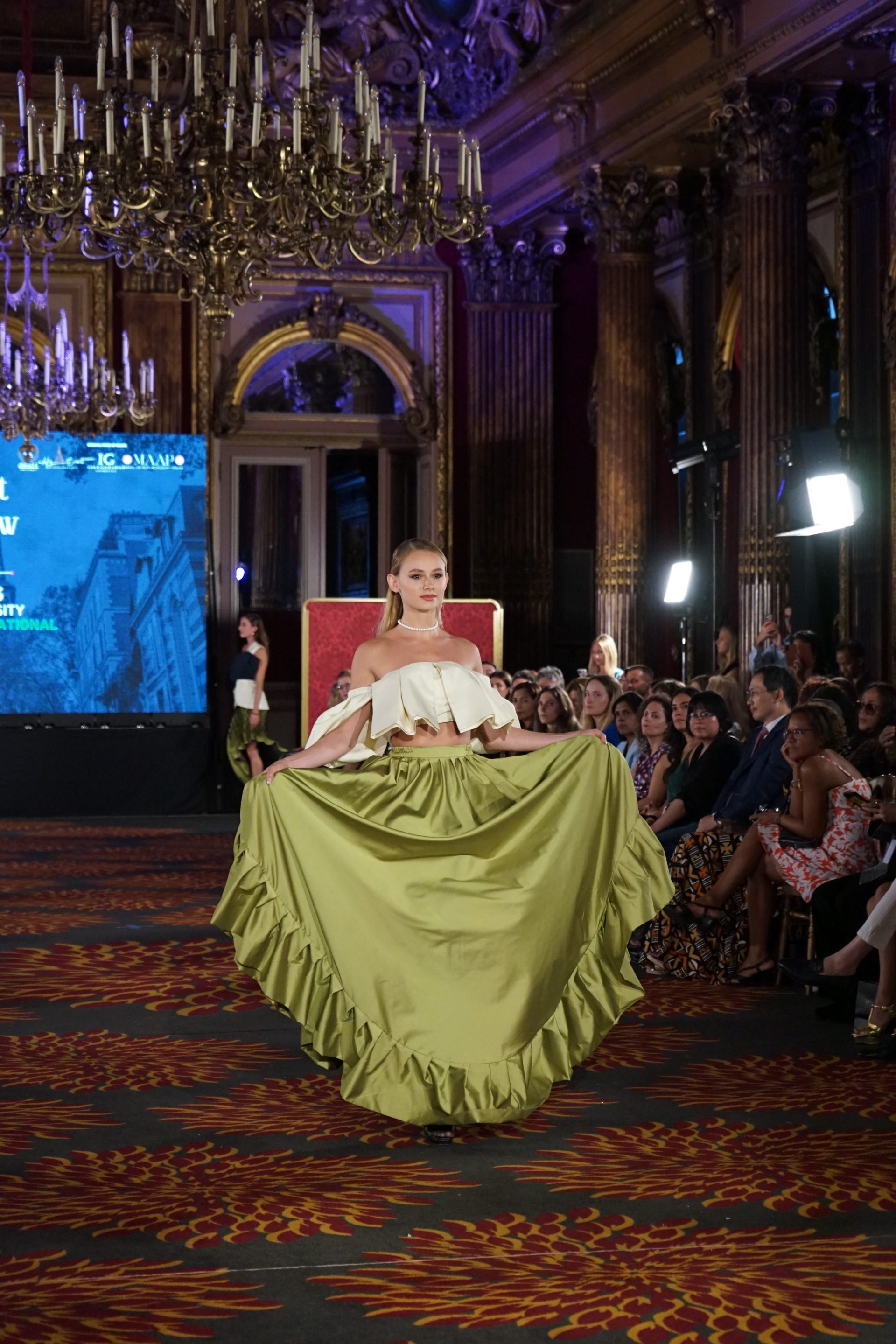 Front Row Fashion Show – BINUS UNIVERSITY International Fashion Design